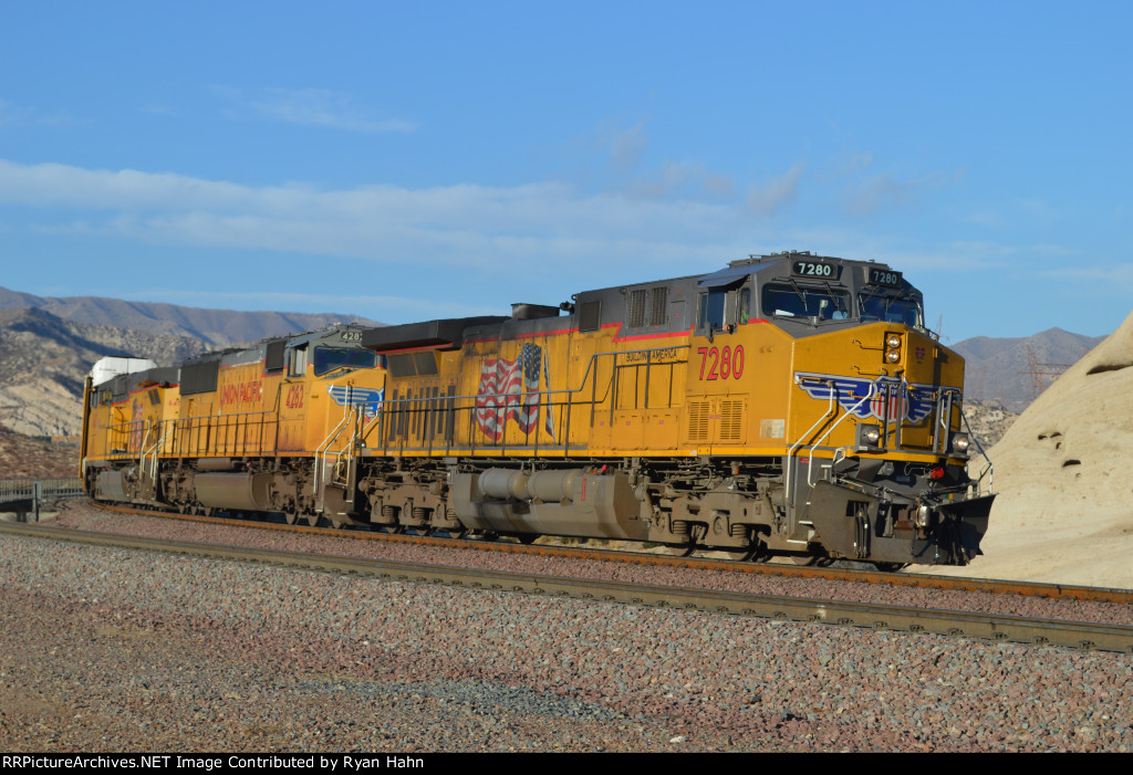 UP 7280 West by the Mormon Rocks